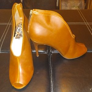 Cosmopolitan | Shoes | Its A Sale Sexy Peep Toe | Poshmark